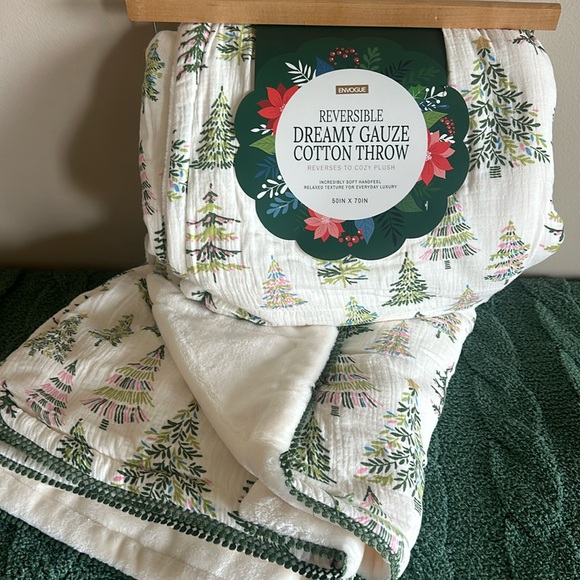 Envogue | Holiday | Envogue Reversible Dreamy Gauze Throw Christmas ...